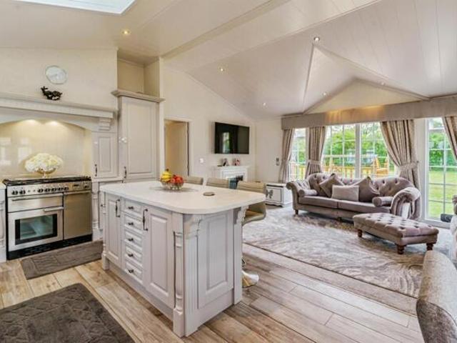 Shared Living/roommate 2 Bedroom For Sale Smallfield Surrey 259000 ELS101676232