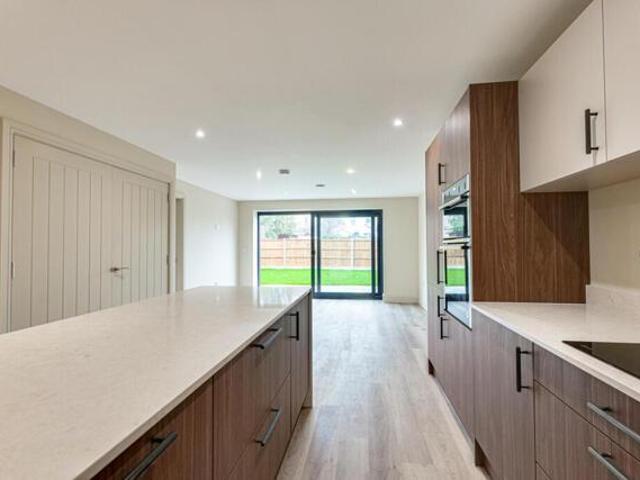 Shared Living/roommate 2 Bedroom For Sale Southend Southend on Sea 290000 ES100540738