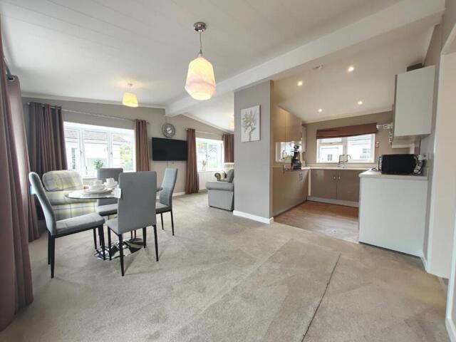 Shared Living/roommate 2 Bedroom For Sale Warfield Berkshire 275000 ES98718297
