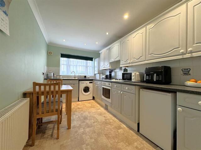 Shared Living/roommate 2 Bedroom For Sale Weymouth Dorset 175000 ES100649068