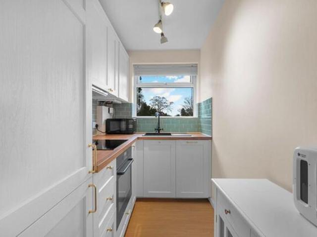 Shared Living/roommate 2 Bedroom For Sale Weybridge Surrey 330000 ES99641919