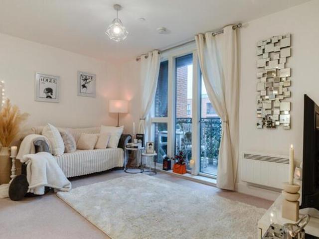Shared Living/roommate 2 Bedroom For Sale Winchester Hampshire 117000 ES100917757