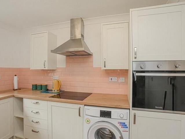 Shared Living/roommate 2 Bedroom For Sale Witney Oxfordshire 200000 ELS98834500