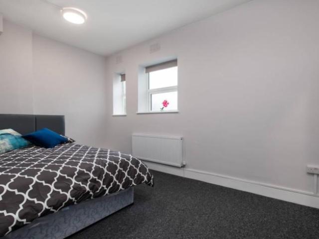 Shared Living/roommate 7 Bedroom For Rent London London 1043 ES101096182