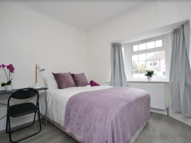 Shared Living/roommate 7 Bedroom For Rent London London 1000 ES90562636
