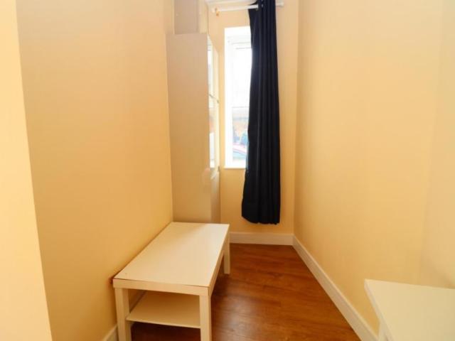 Shared Living/roommate 7 Bedroom For Rent London London 1149 ELS90563739