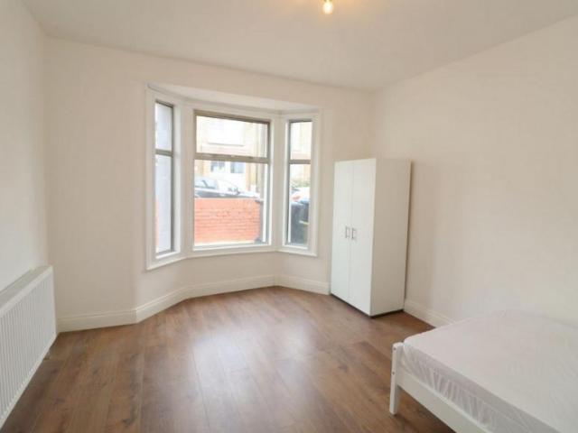 Shared Living/roommate 7 Bedroom For Rent London London 1170 ELS90560437