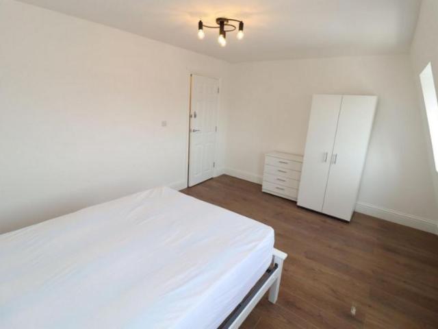 Shared Living/roommate 7 Bedroom For Rent London London 1105 ELS90560444