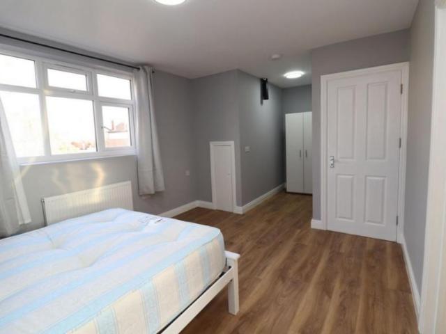 Shared Living/roommate 7 Bedroom For Rent London London 1257 ELS90559646