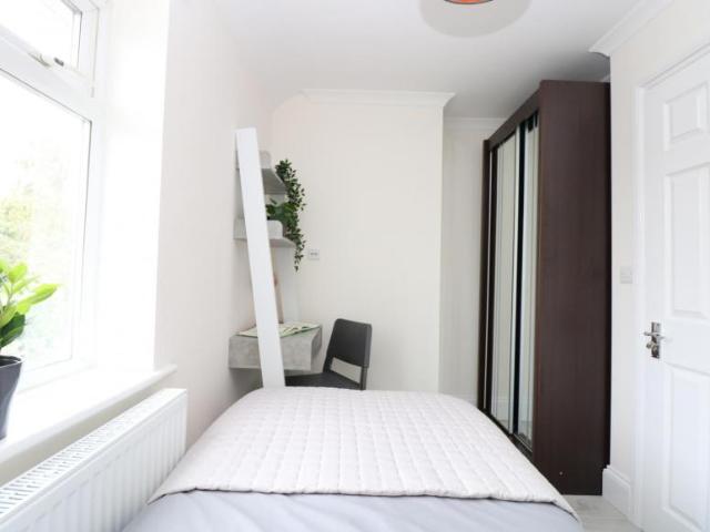 Shared Living/roommate 7 Bedroom For Rent London London 650 ES90562131