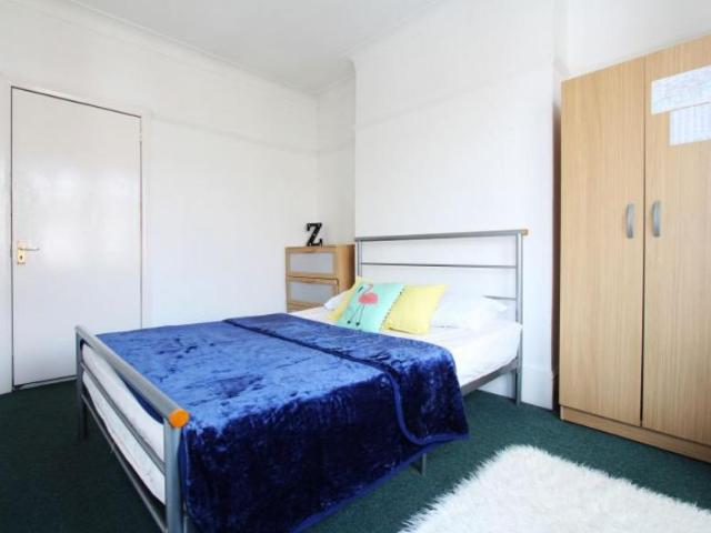 Shared Living/roommate 7 Bedroom For Rent London London 702 ES90559437