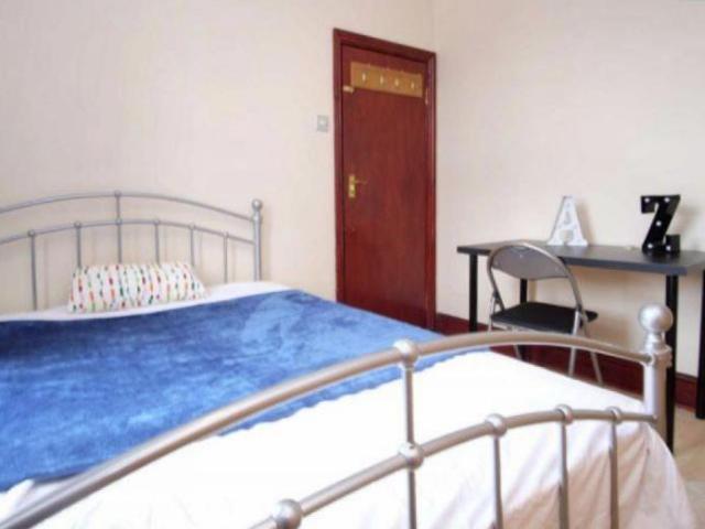 Shared Living/roommate 7 Bedroom For Rent London London 715 ES90559574