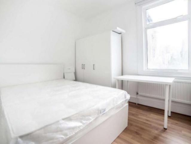 Shared Living/roommate 7 Bedroom For Rent London London 728 ES90559457