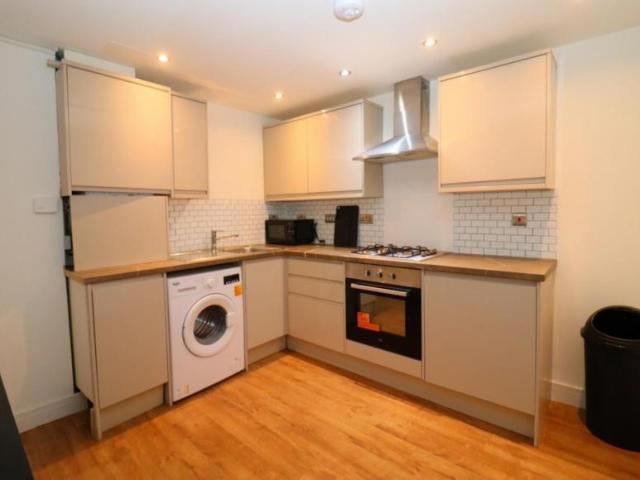Shared Living/roommate 7 Bedroom For Rent London London 759 ES90563738