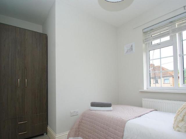 Shared Living/roommate 7 Bedroom For Rent London London 750 ES90562906