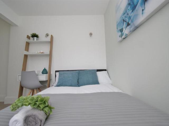 Shared Living/roommate 7 Bedroom For Rent London London 800 ES90562271