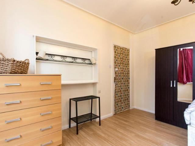 Shared Living/roommate 7 Bedroom For Rent London London 819 ES90563005