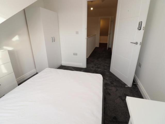 Shared Living/roommate 7 Bedroom For Rent London London 824 ES90561911