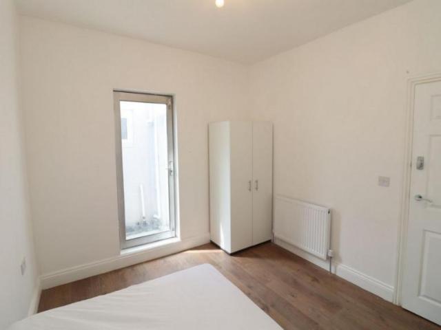 Shared Living/roommate 7 Bedroom For Rent London London 845 ES90560434
