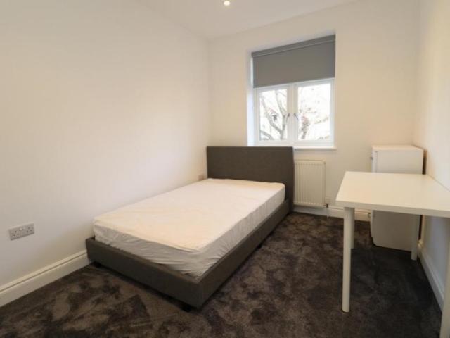 Shared Living/roommate 7 Bedroom For Rent London London 845 ES90561910
