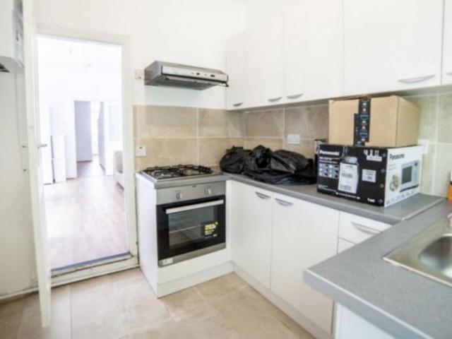 Shared Living/roommate 7 Bedroom For Rent London London 867 ES90559436