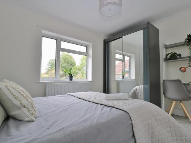 Shared Living/roommate 7 Bedroom For Rent London London 880 ES90562453