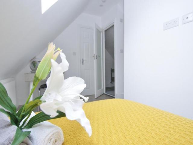 Shared Living/roommate 7 Bedroom For Rent London London 900 ES90562492