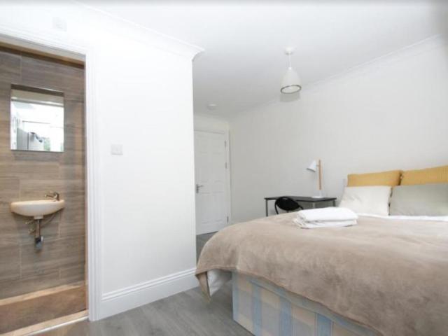 Shared Living/roommate 7 Bedroom For Rent London London 900 ES90562540