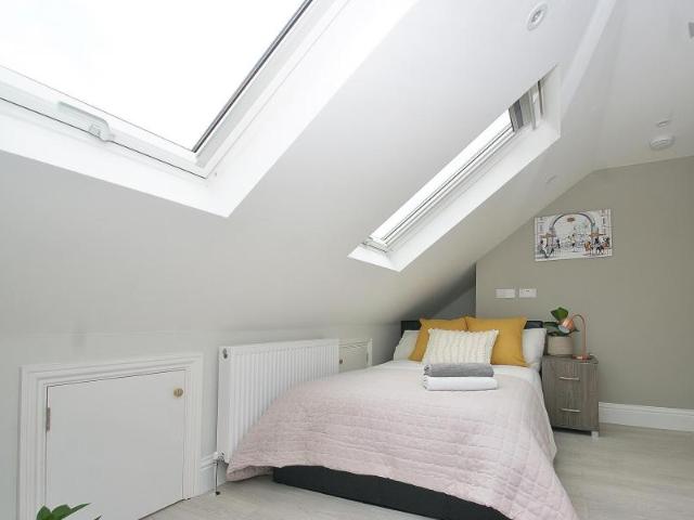 Shared Living/roommate 7 Bedroom For Rent London London 930 ES90562599