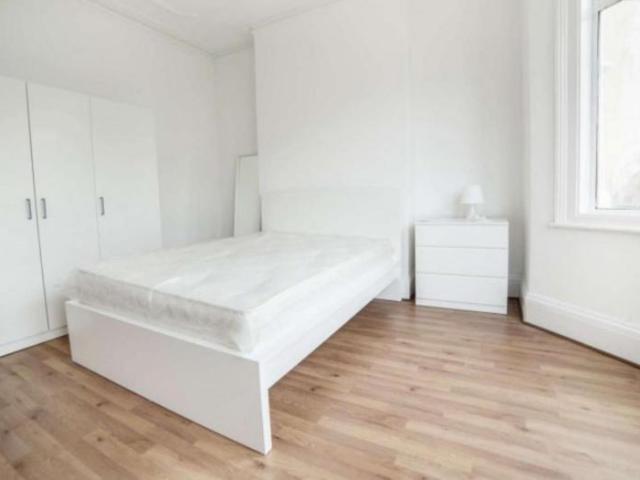 Shared Living/roommate 7 Bedroom For Rent London London 932 ES90559699
