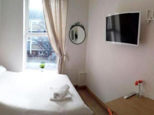 Shared Living/roommate 7 Bedroom For Rent London London 954 ES90559812
