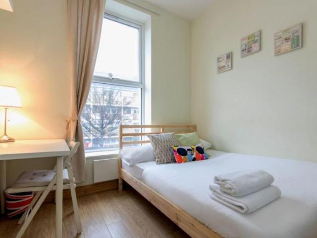 Shared Living/roommate 7 Bedroom For Rent London London 954 ES90559814