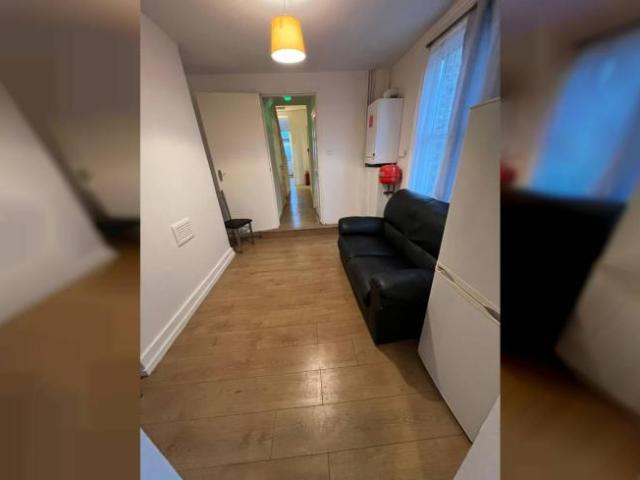 Shared Living/roommate 7 Bedroom For Rent London London 980 ELS102797050