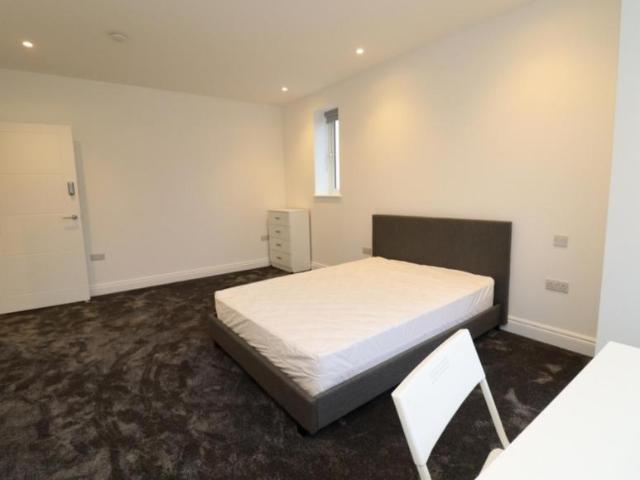 Shared Living/roommate 7 Bedroom For Rent London London 997 ES90561932