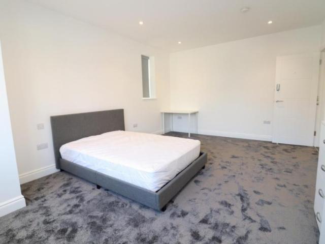 Shared Living/roommate 7 Bedroom For Rent London London 997 ES90561944