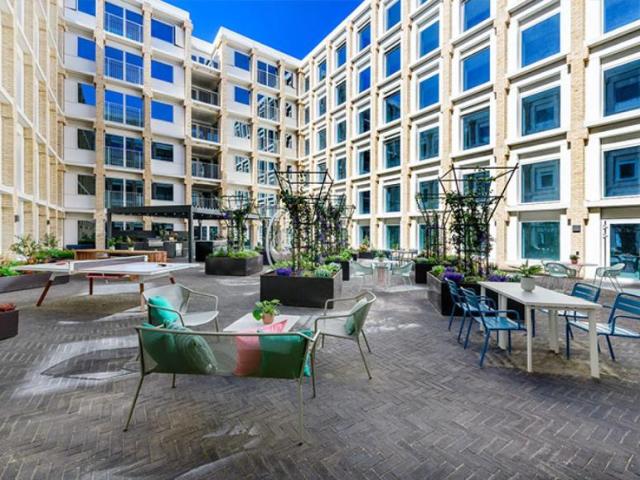 Shared Living/roommate 40 Bedroom For Rent London London 2037 ES90560635