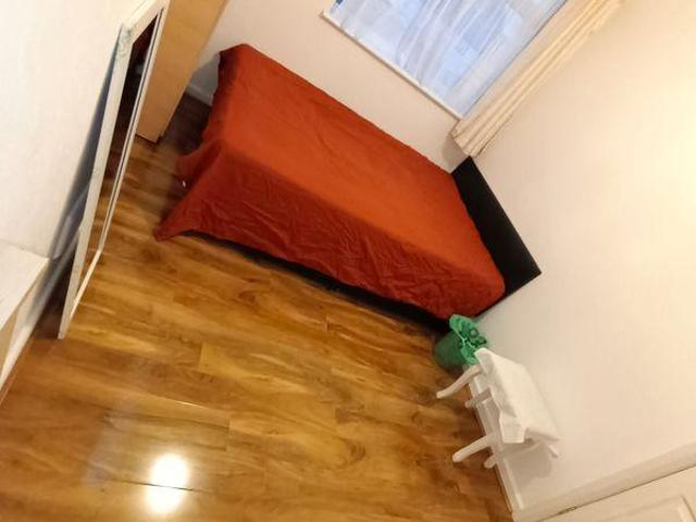 Shared Living/roommate 4 Bedroom For Rent Greater London England 700 ES96648286