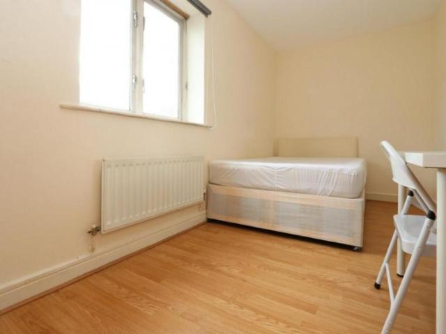 Shared Living/roommate 4 Bedroom For Rent London London 1040 ELS90559760