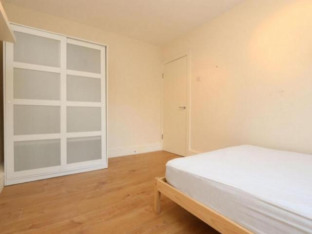 Shared Living/roommate 4 Bedroom For Rent London London 1040 ELS90559936