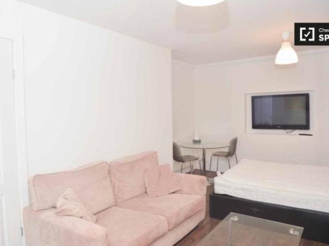 Shared Living/roommate 4 Bedroom For Rent London London 1040 ELS99724936