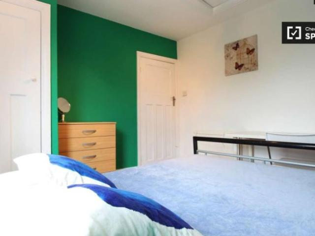 Shared Living/roommate 4 Bedroom For Rent London London 1040 ES100946662
