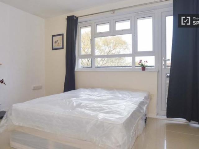 Shared Living/roommate 4 Bedroom For Rent London London 1040 ES102796908