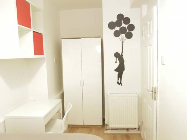 Shared Living/roommate 4 Bedroom For Rent London London 1041 ES101846742