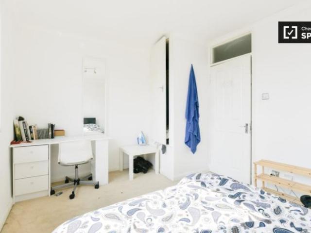 Shared Living/roommate 4 Bedroom For Rent London London 1049 ES101770968