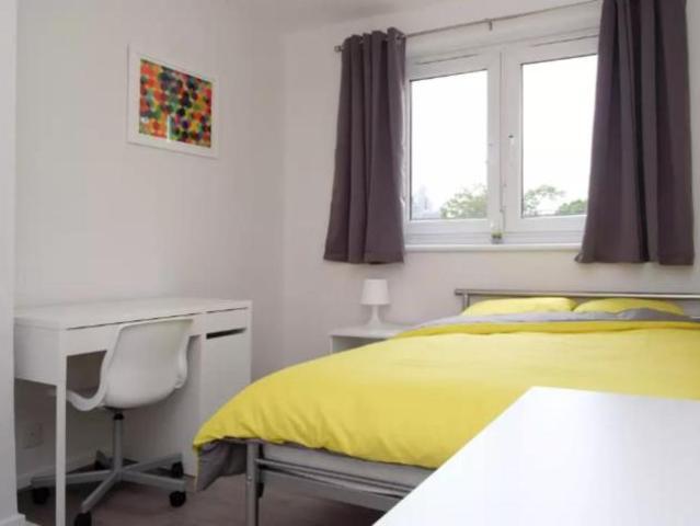 Shared Living/roommate 4 Bedroom For Rent London London 1050 ELS90563181