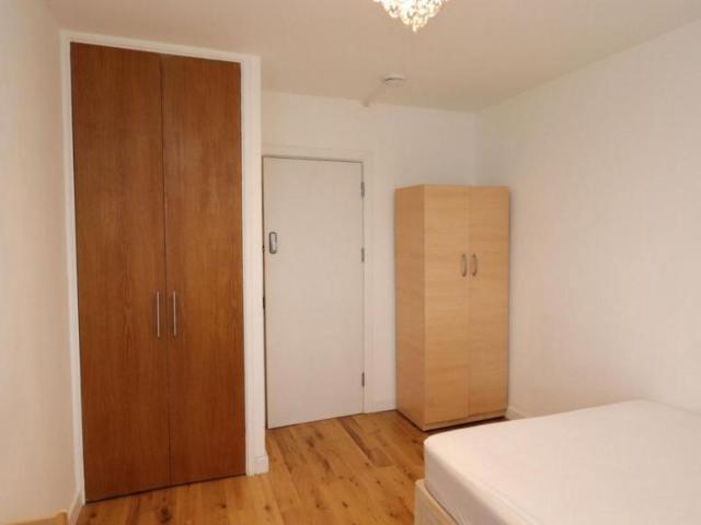 Shared Living/roommate 4 Bedroom For Rent London London 1062 ELS90559762