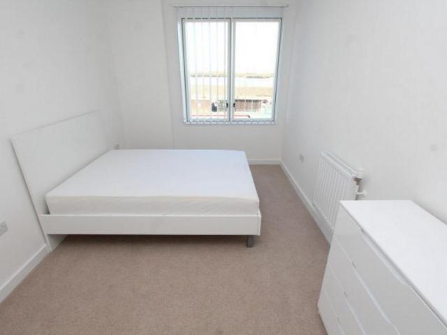 Shared Living/roommate 4 Bedroom For Rent London London 1062 ES90560137