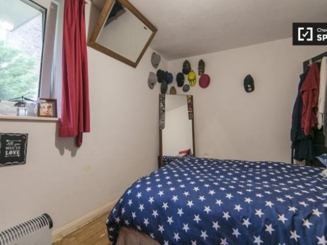Shared Living/roommate 4 Bedroom For Rent London London 1073 ES102400263