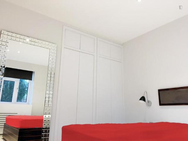 Shared Living/roommate 4 Bedroom For Rent London London 1070 ES90563027