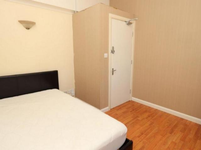 Shared Living/roommate 4 Bedroom For Rent London London 1084 ELS90559428